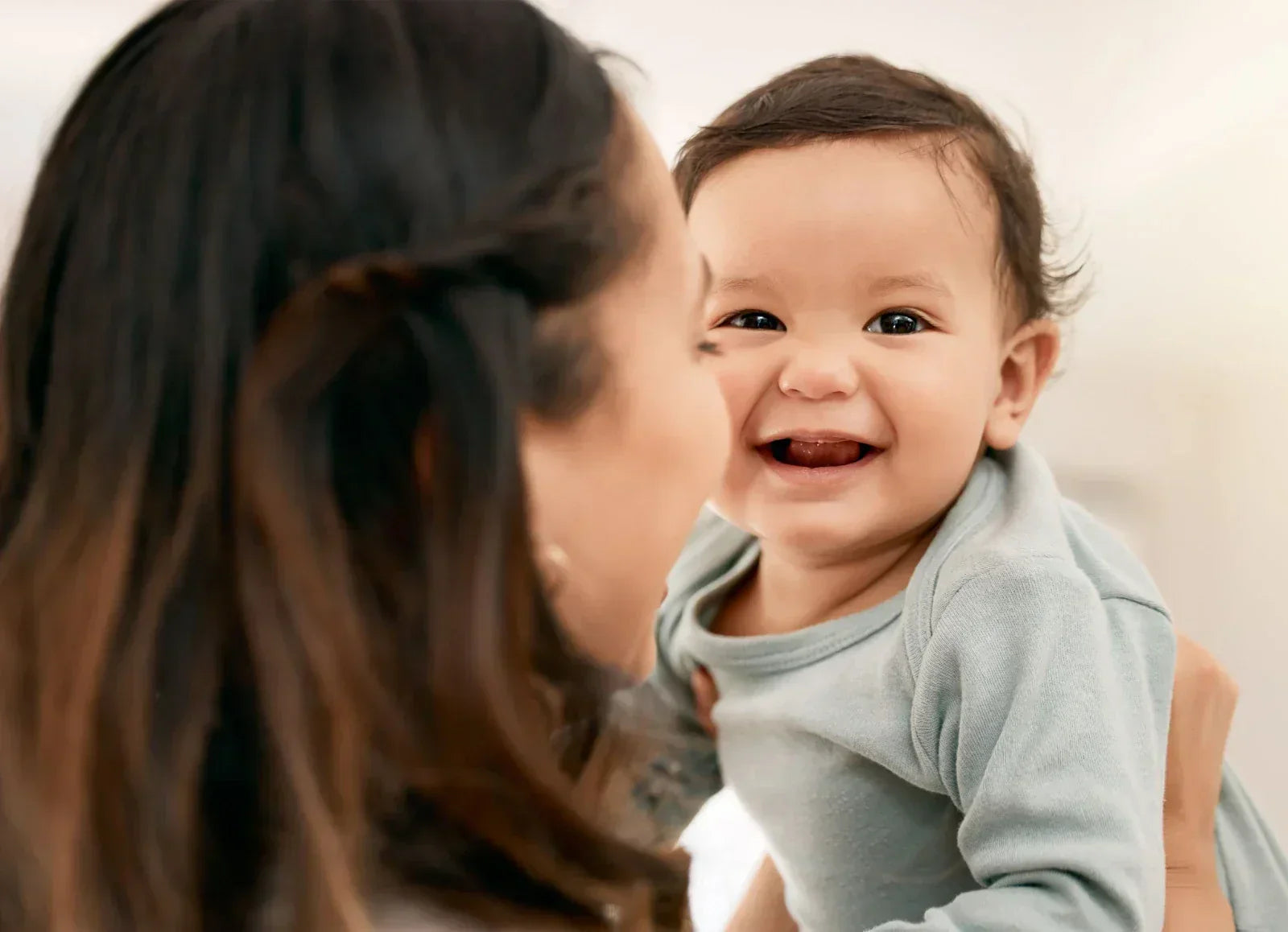 How to Breastfeed Properly: 5 Essential Postures for New Moms
